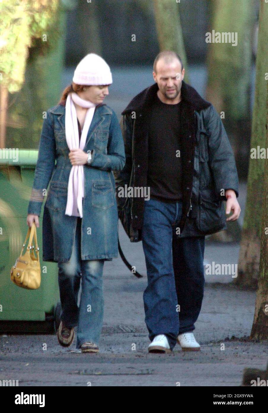 Kelly Brook und Jason Statham frühstücken und shoppen in South London ...