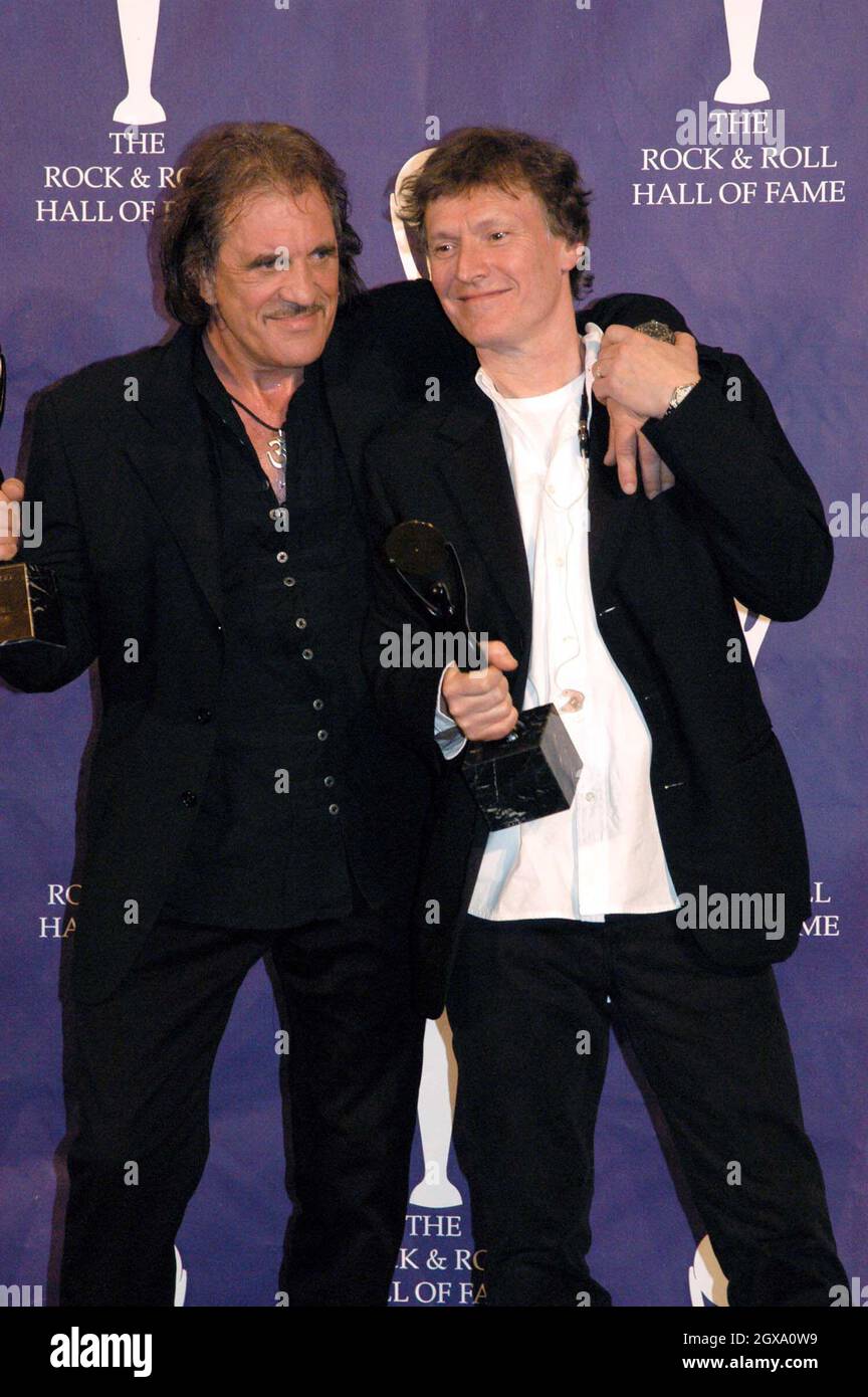 Jim Capaldi und Steve Winwood im Presseraum mit ihrem Induktionspreis ...