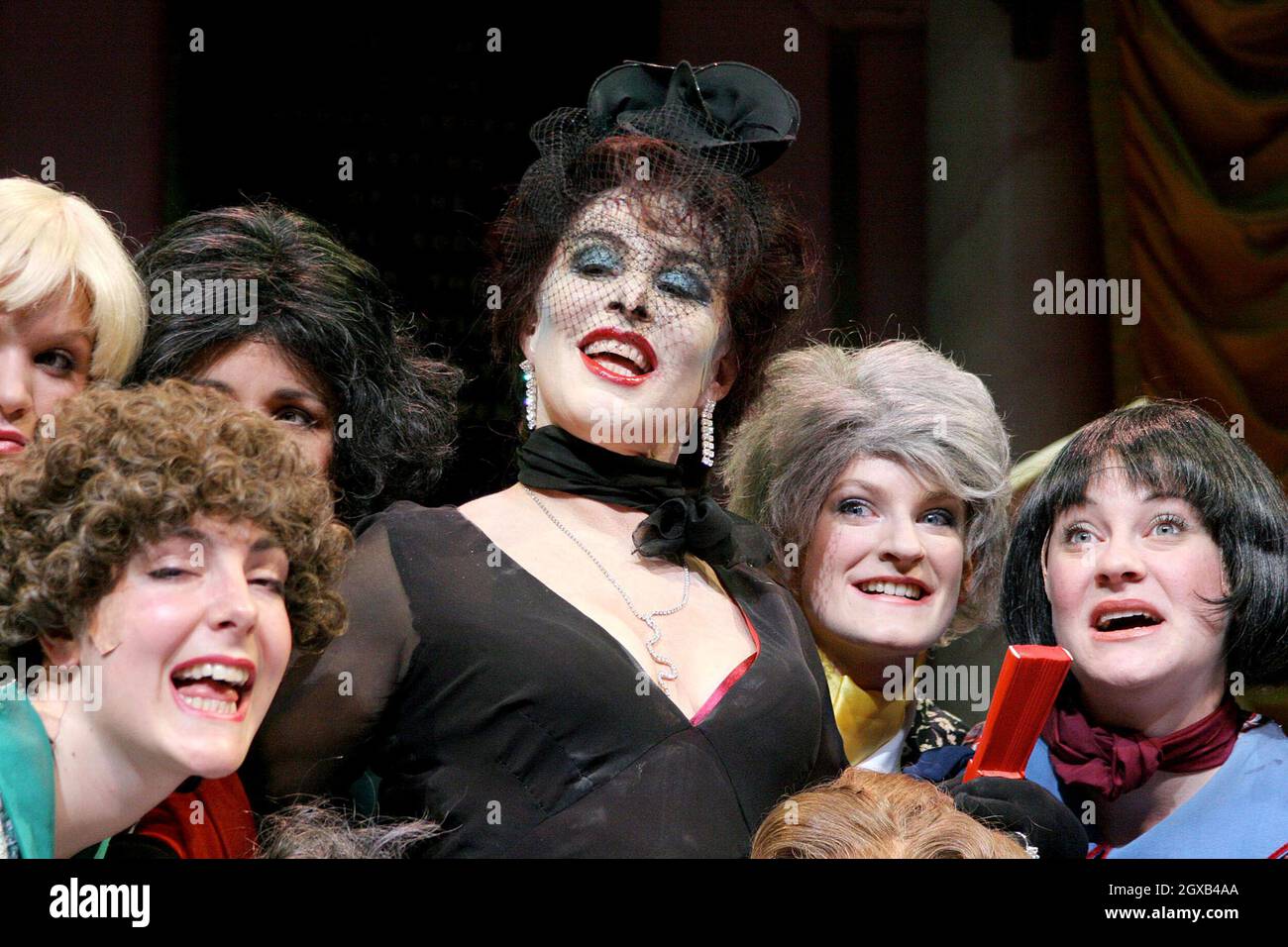 Ruby Wax als Grand High Witch in der Theaterproduktion The Witches, die ...