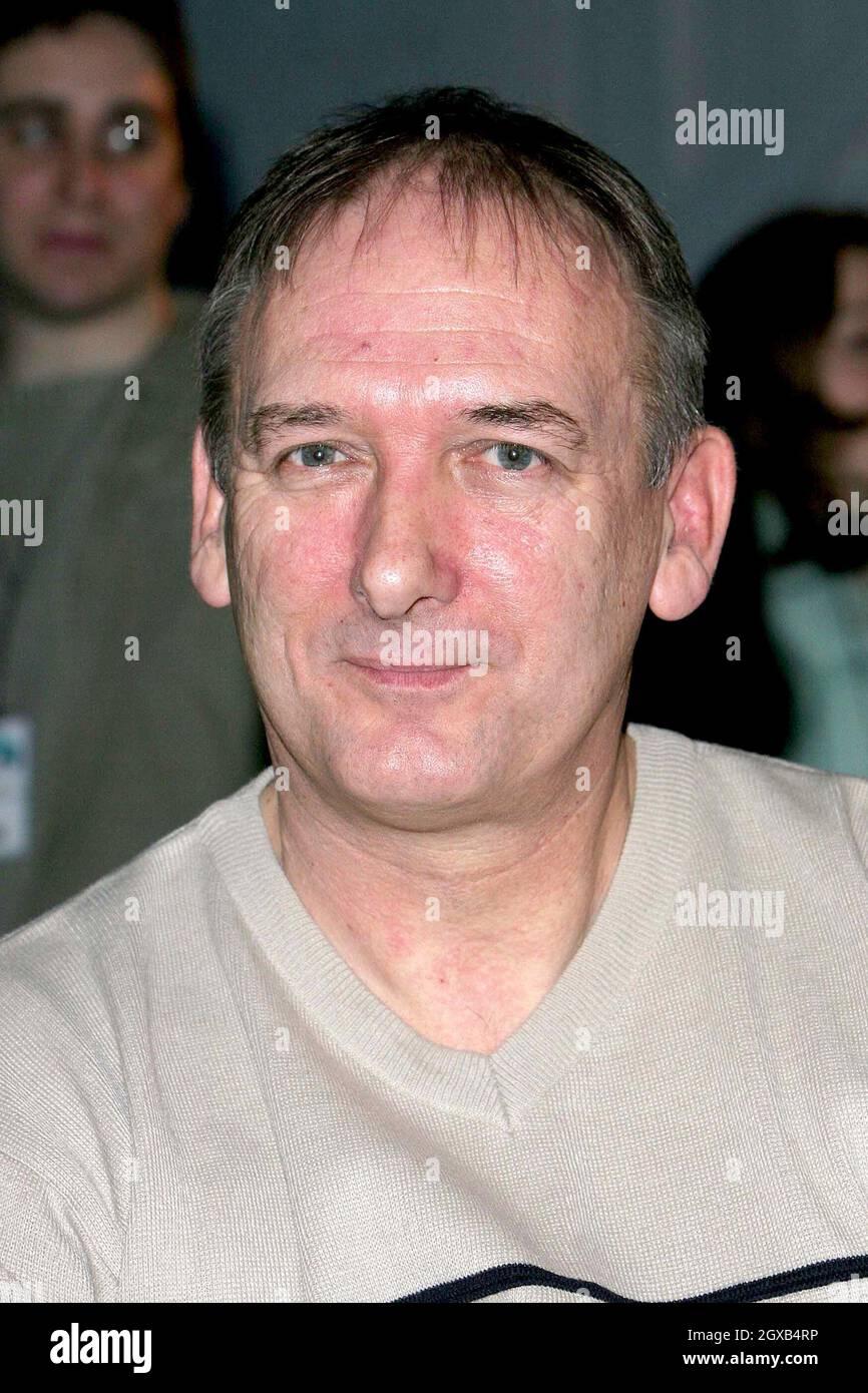 David Beckham kündigt die Einführung der neuen „David Beckham Football ...