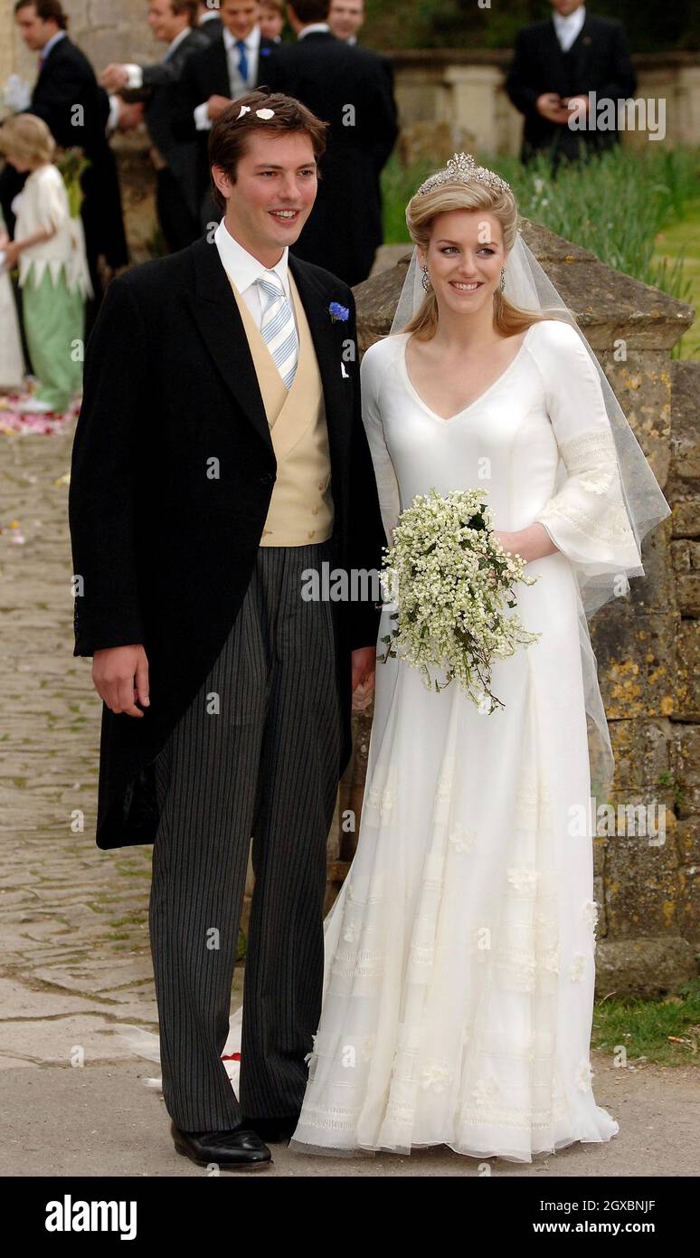 Laura Parker Bowles und Harry Lopes verlassen die St. Cyriac's Church ...