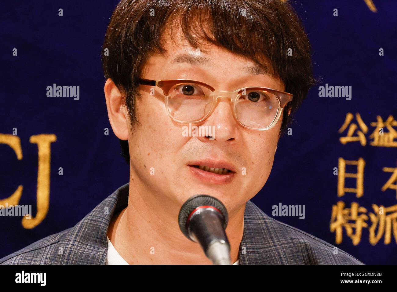 5. Oktober 2021, Tokio, Japan: Der japanische Regisseur Keisuke Yoshida spricht während einer ...