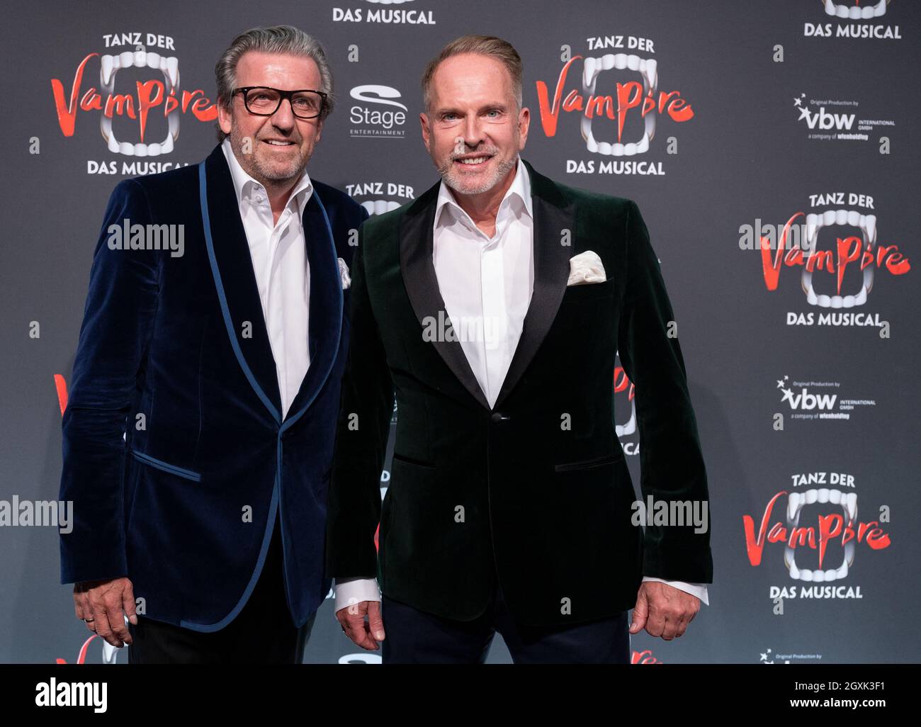 Stuttgart, Deutschland. Oktober 2021. Stefan Wolf (l.), CEO von ...
