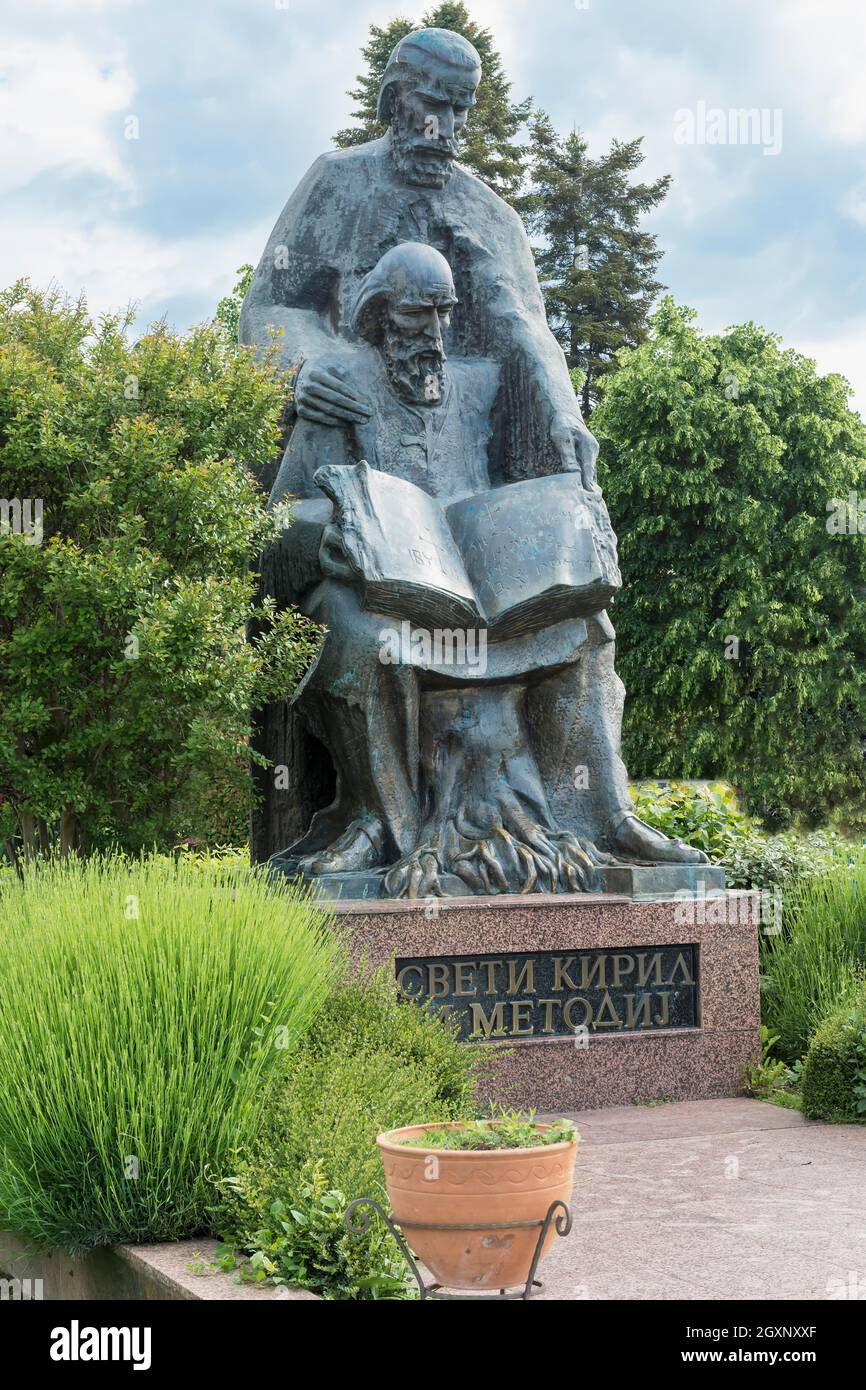 Statue der heiligen kyrill und methodius -Fotos und -Bildmaterial in ...