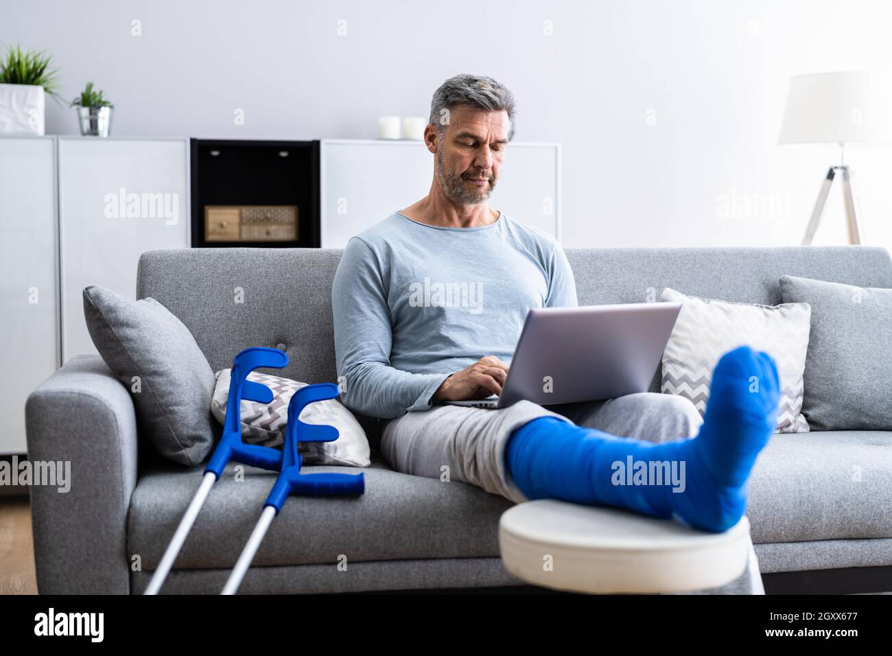 Fuß in gips mann Stockfotos und -bilder Kaufen - Alamy