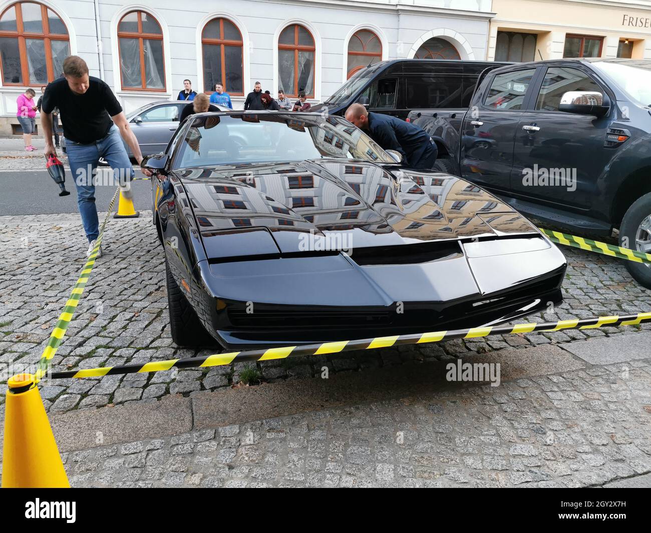 Das Filmauto K.I.T.T. wird für den Einsatz am Set zu Dreharbeiten mit ...