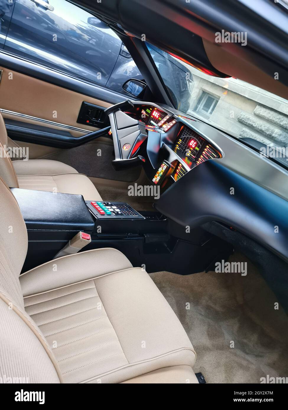 Das Filmauto K.I.T.T. wird für den Einsatz am Set zu Dreharbeiten mit ...