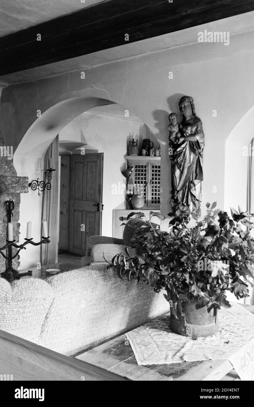 Heilige maria mit jesuskind -Fotos und -Bildmaterial in hoher Auflösung – Alamy