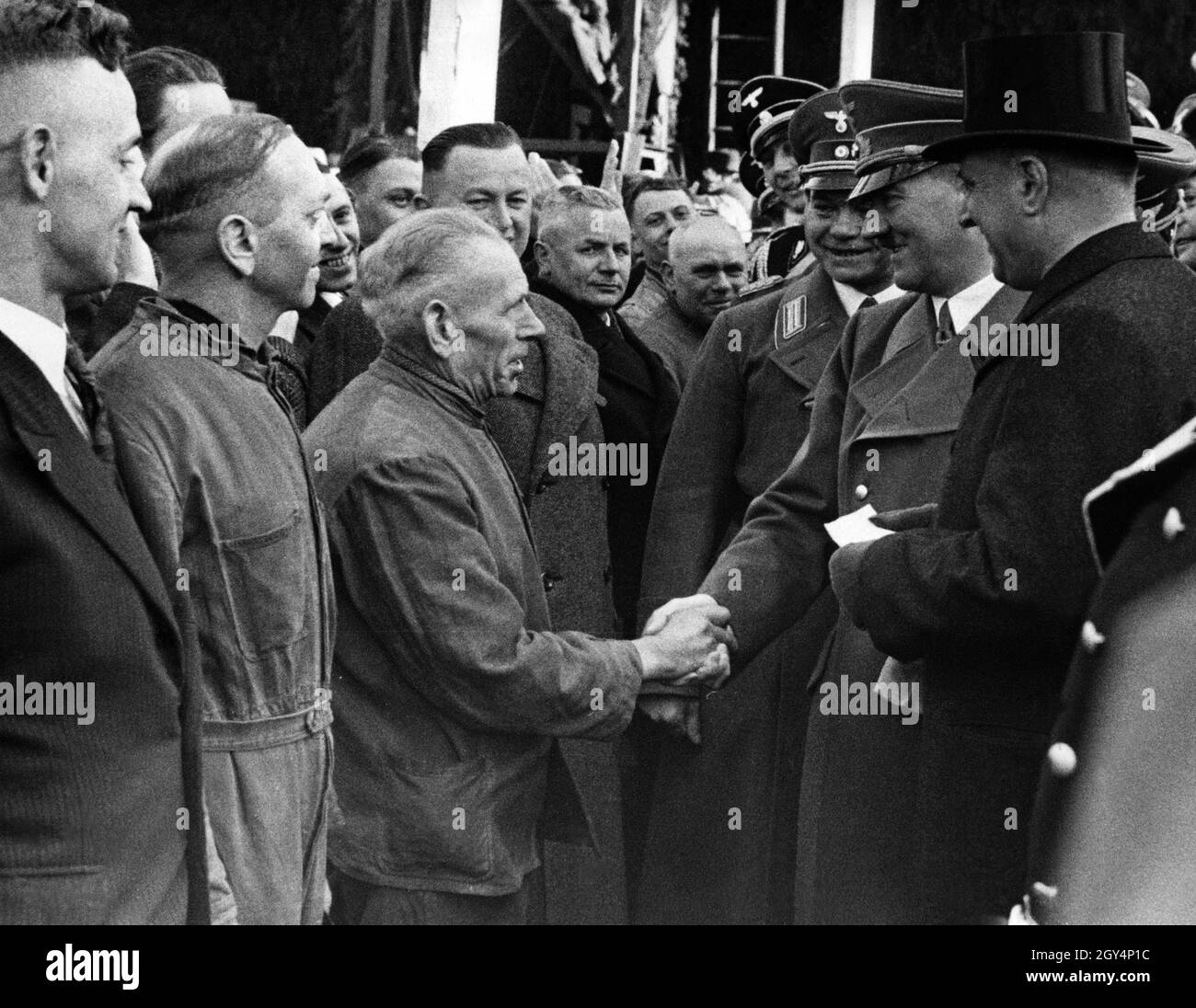 Eröffnungsfeier der erweiterten Ludwigsbrücke in München. Von links ...