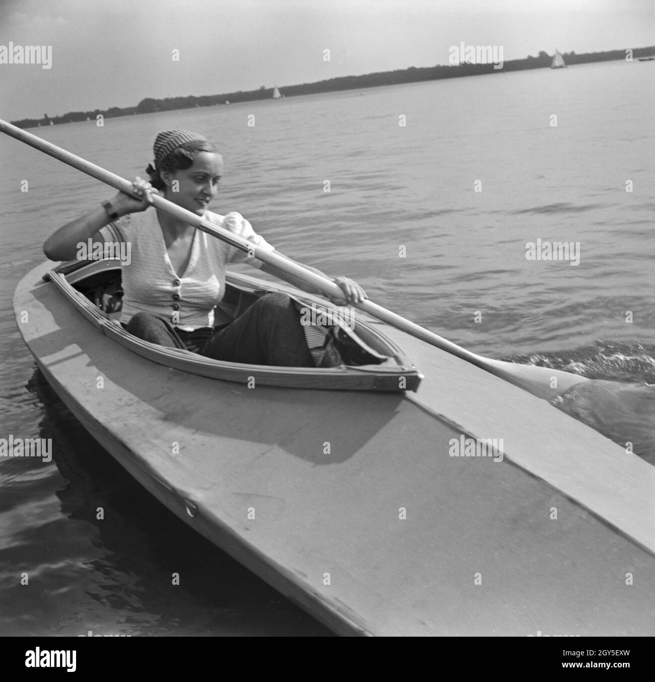 Ein Ausflug Mit Dem Klepper-Boot, 1930er Jahre Deutsches Reich. Ein ...