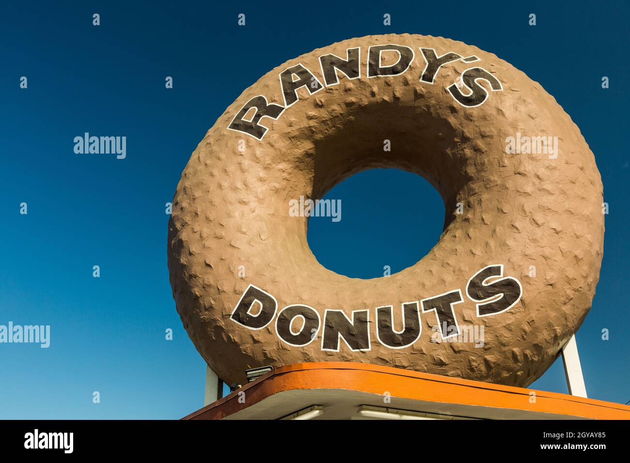 Donut drive thru -Fotos und -Bildmaterial in hoher Auflösung – Alamy