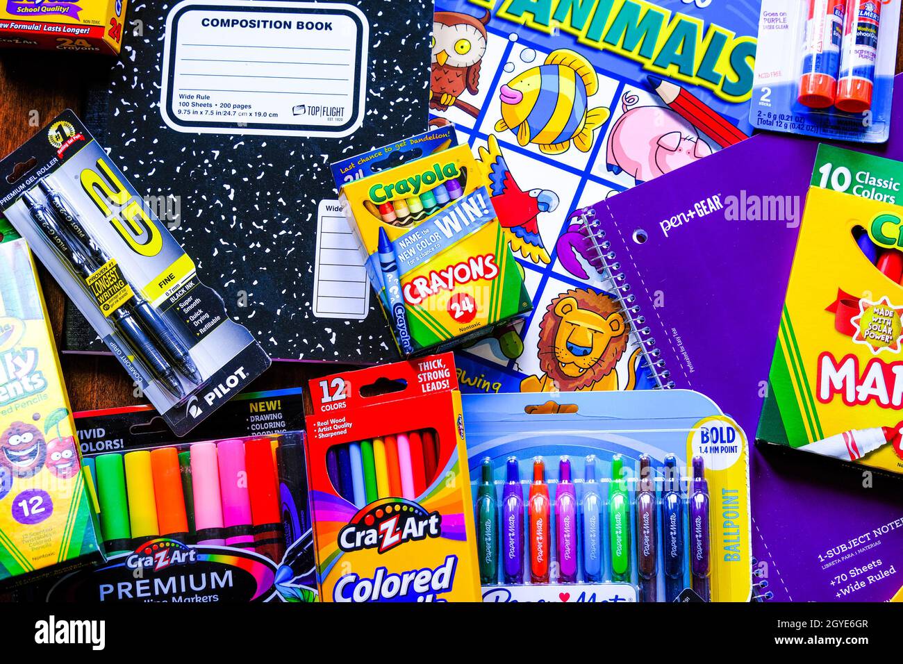 Neues schulmaterial -Fotos und -Bildmaterial in hoher Auflösung – Alamy