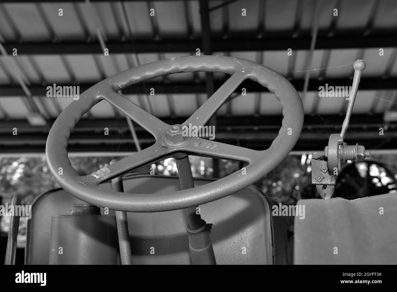 Traktor mit pflug Schwarzweiß-Stockfotos und -bilder - Alamy