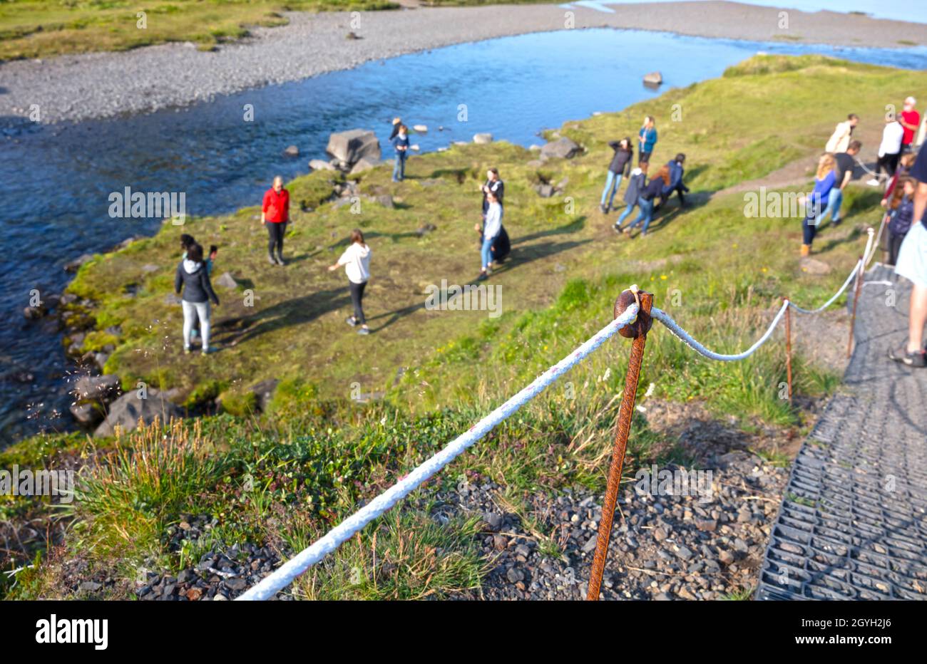 Kirkjufell, Island am 7. August 2021 - ausländische Touristen ...