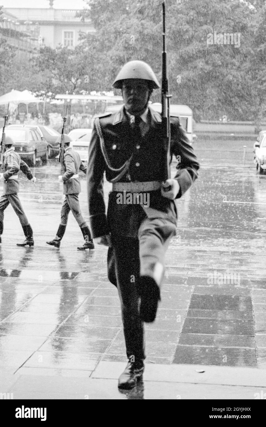 Ostdeutscher soldat -Fotos und -Bildmaterial in hoher Auflösung – Alamy