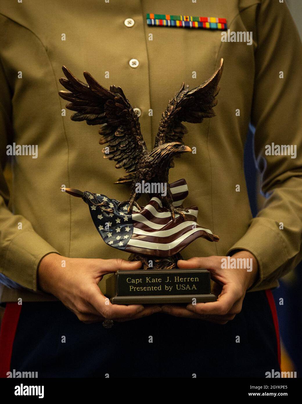 Die US-Marine-Capt. Kate J. Herren, mit dem 12. Marine Corps District ...