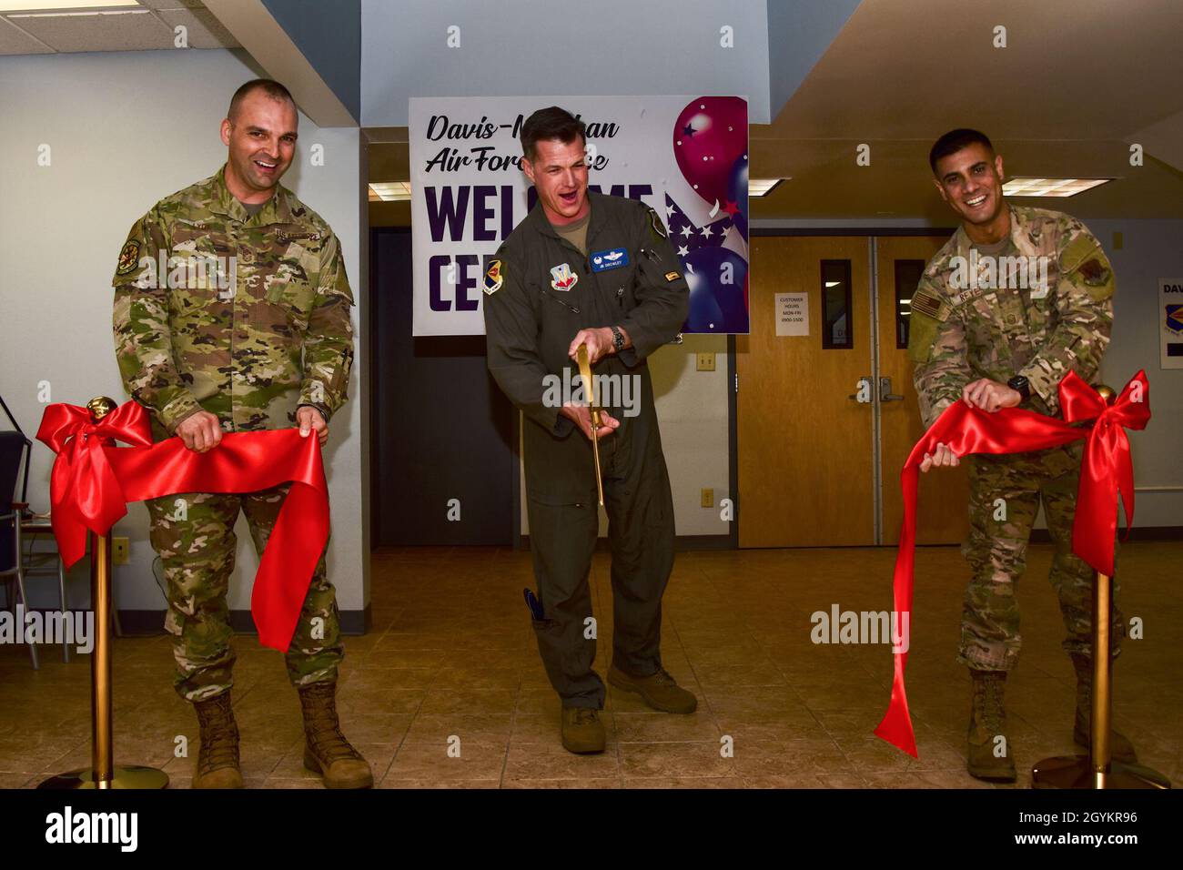 Von links: US Air Force Chief Master Sgt. James Lyda, Kommandochef des ...