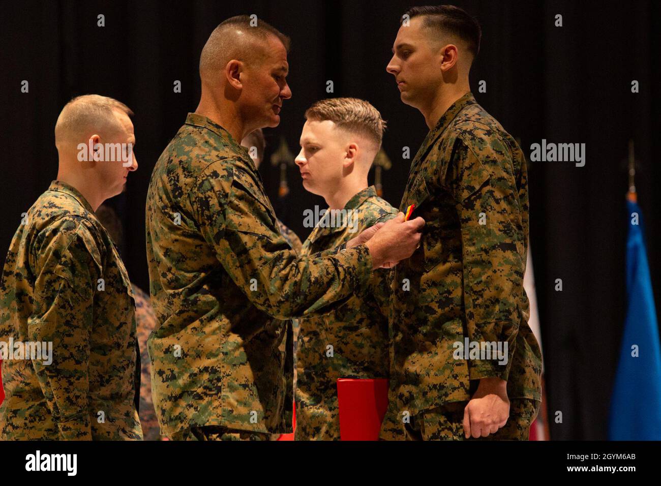 Maj. General Karsten Heckl (links), kommandierender General, 2nd Marine ...