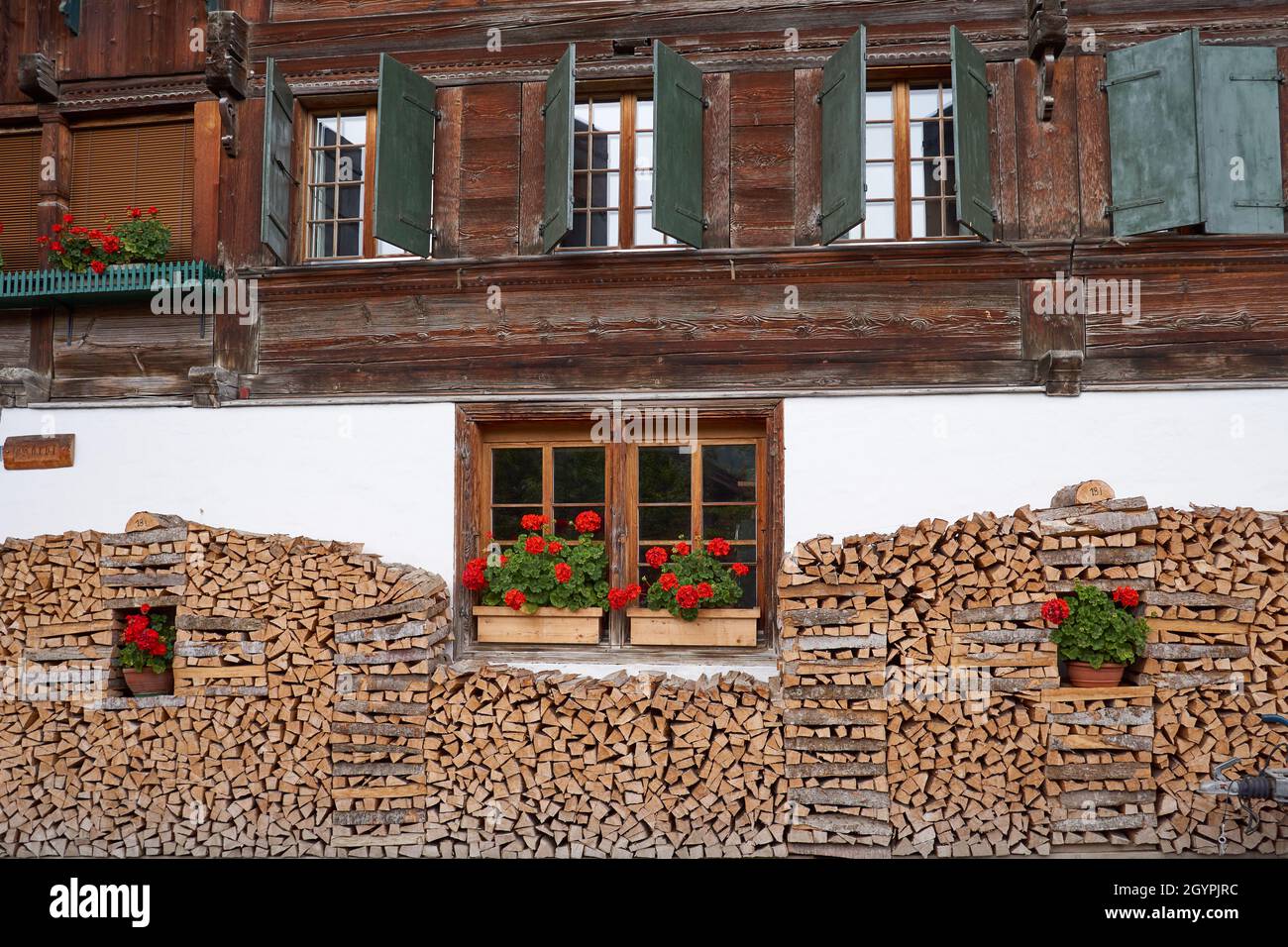 Schweizer Chalet - Simmental, Berner Oberland, Schweiz Stockfotografie - Alamy