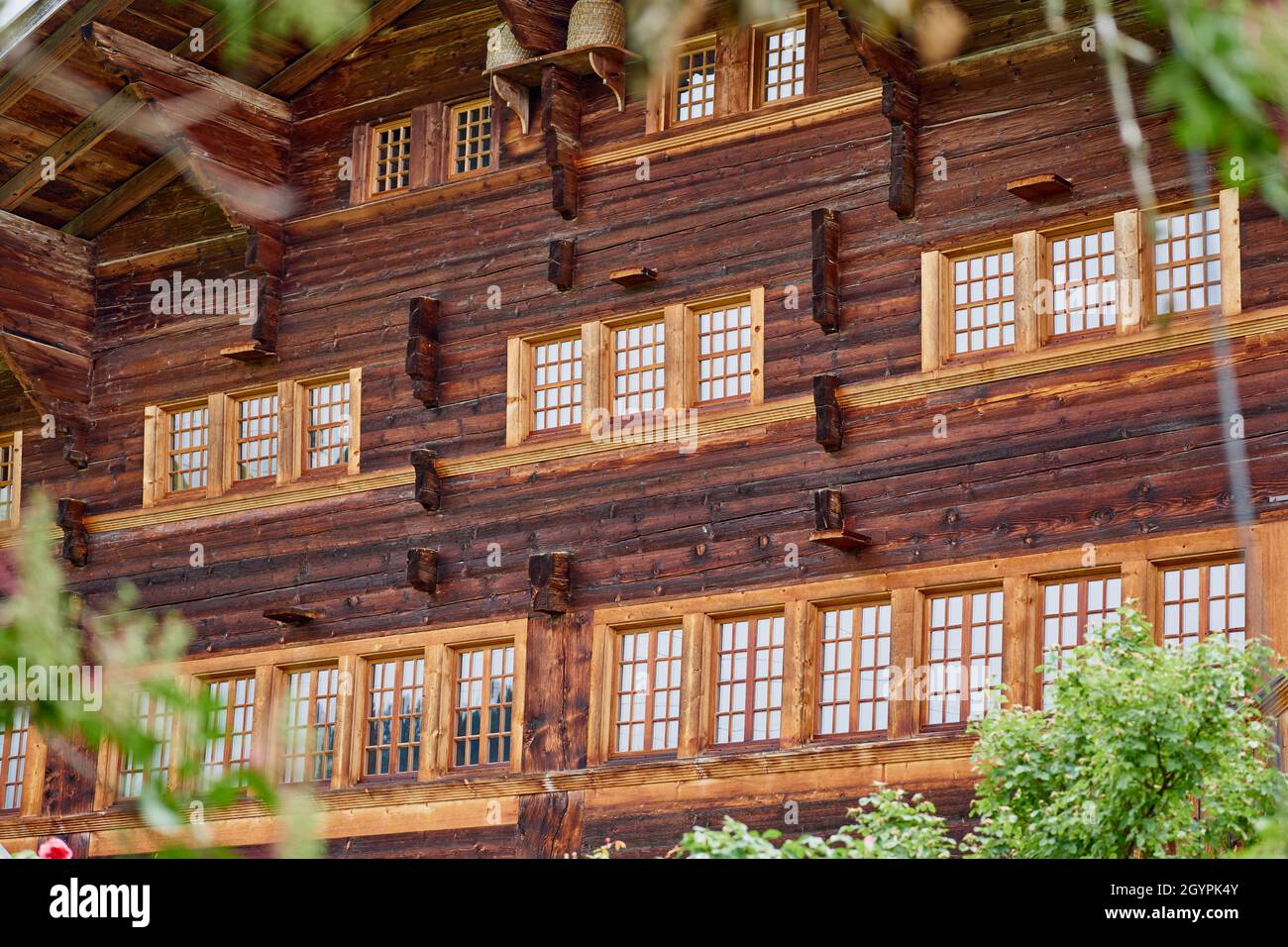 Schweizer Chalet Fassade Nahaufnahme - Simmental, Berner Oberland, Schweiz Stockfotografie - Alamy