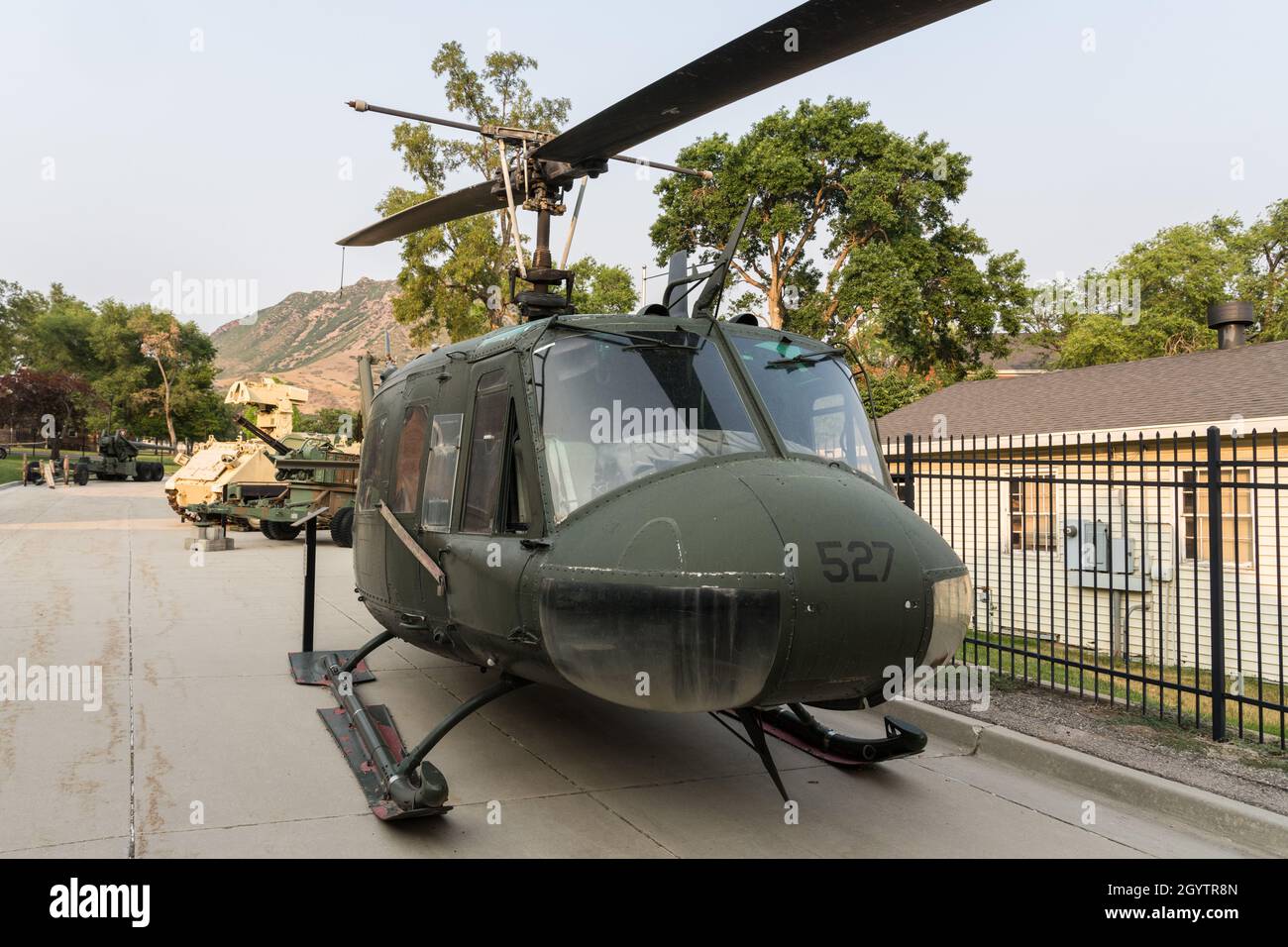 Ein Bell UH-1 Iroquois- oder Huey-Utility-Hubschrauber, der im Fort ...