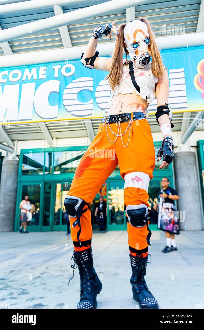 Teilnehmer Cosplayer in Cyberpunk Post-Nuclear Kostüm auf der Comic Con ...