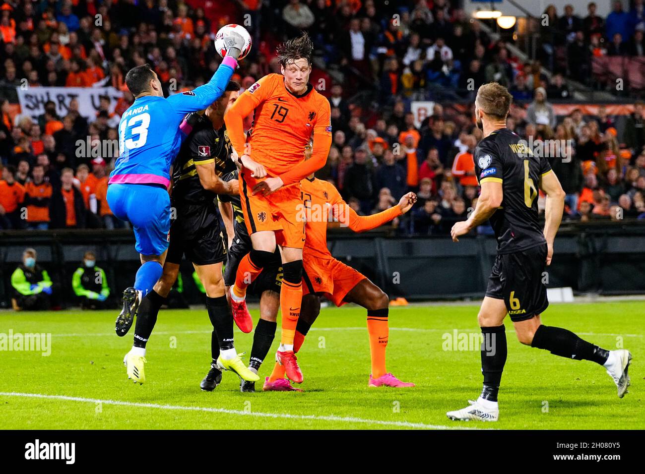 ROTTERDAM, NIEDERLANDE - 11. OKTOBER: Bradley Banda aus Gibraltar und ...