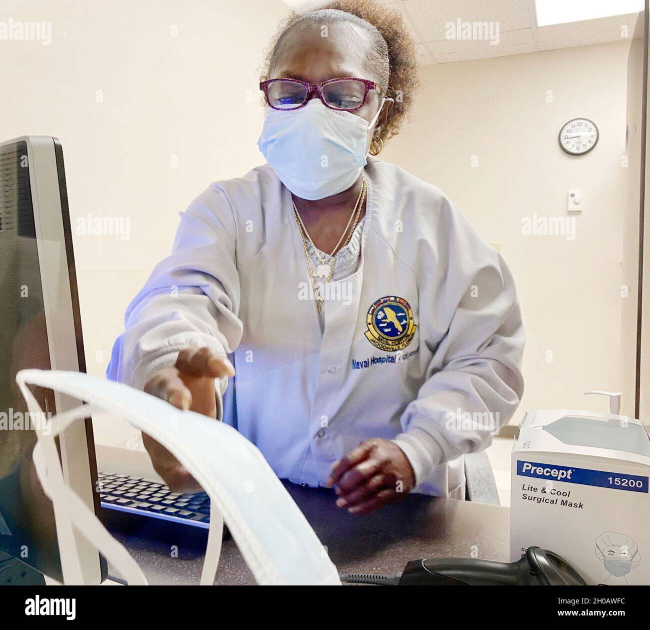 JACKSONVILLE, Florida (Jan. 20, 2021) - Waltina Williams, Empfangsdame ...