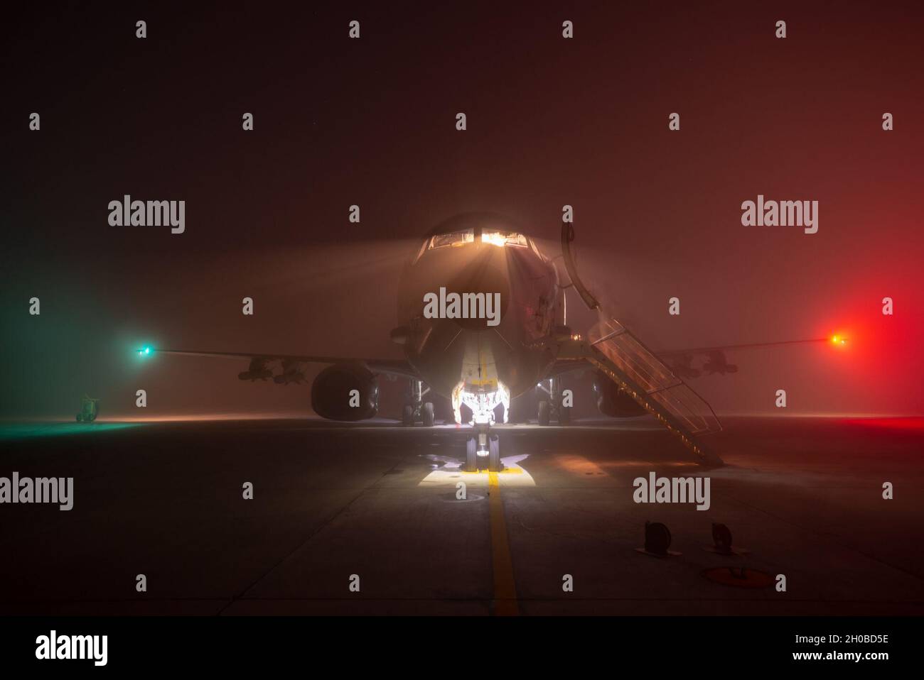 210117-N-CR843-0035 EINSATZGEBIET DER 5. US-FLOTTE (JAN 17, 2021) Ein P ...