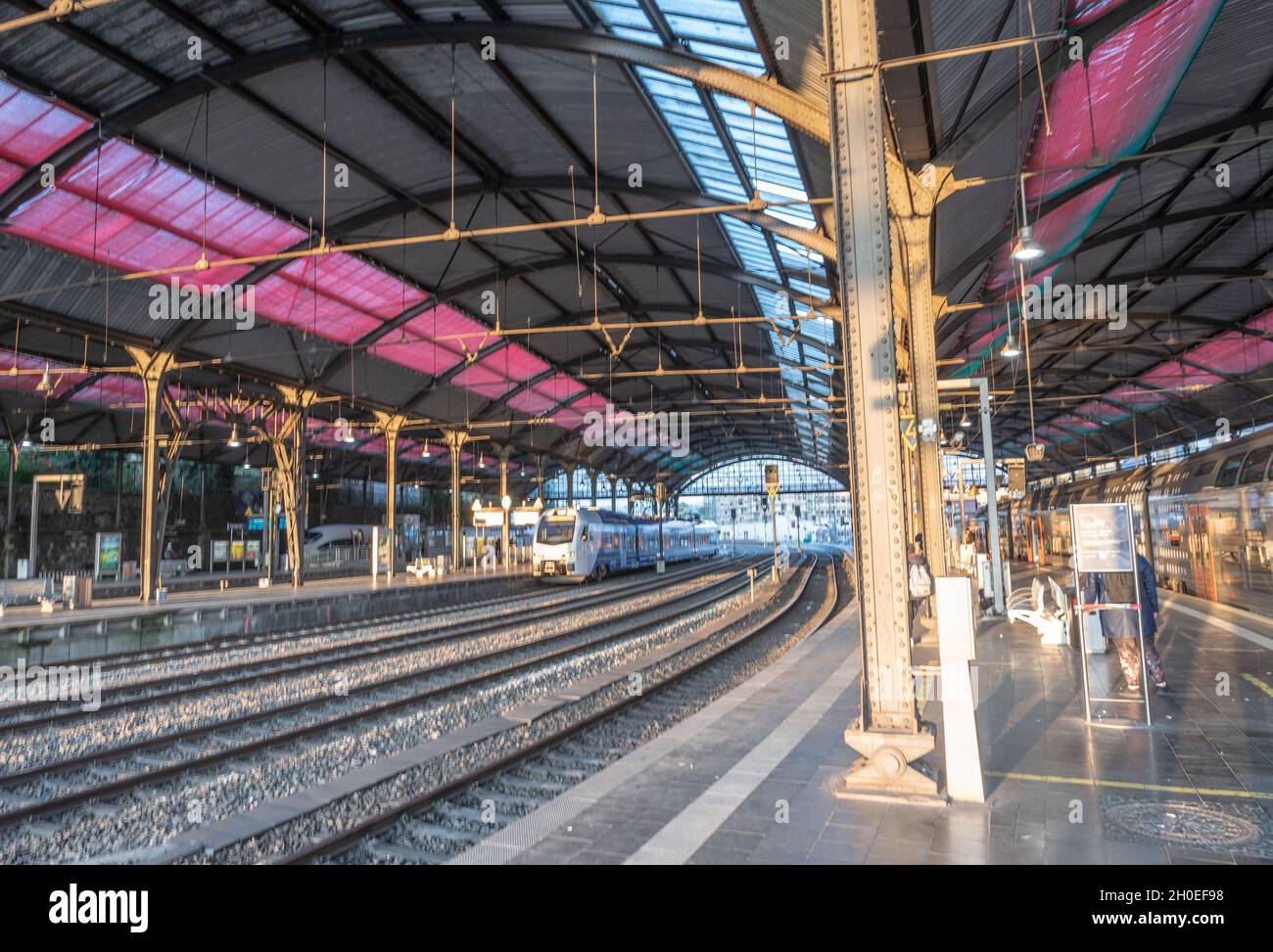 Aachener Hauptbahnhof ist der größte der drei in Betrieb befindlichen ...