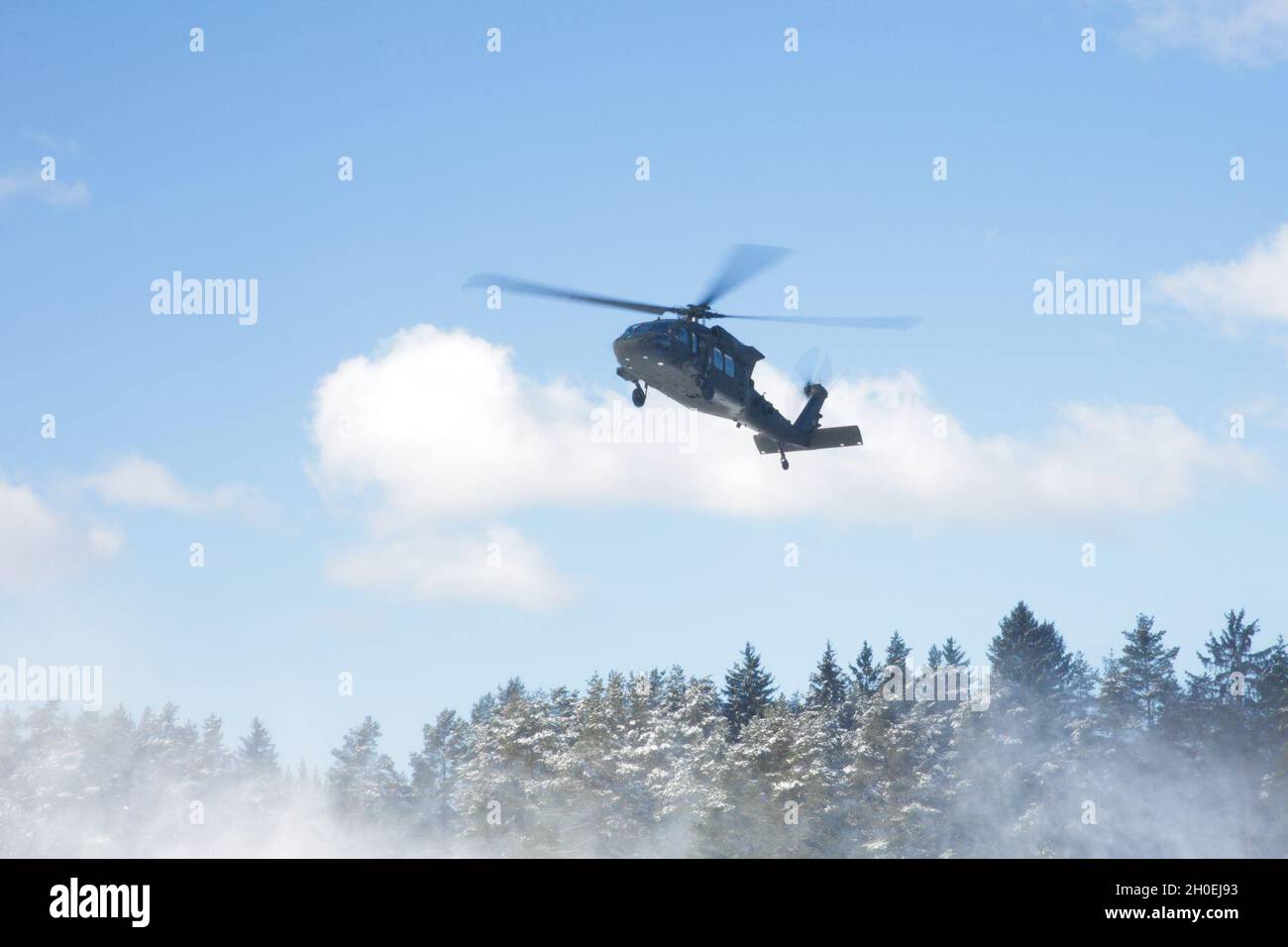 U.S. Army UH-60 Blackhawk, die zur 101. Combat Aviation Brigade gehört ...