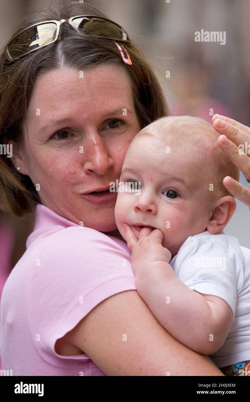 Arme vertikal -Fotos und -Bildmaterial in hoher Auflösung – Alamy