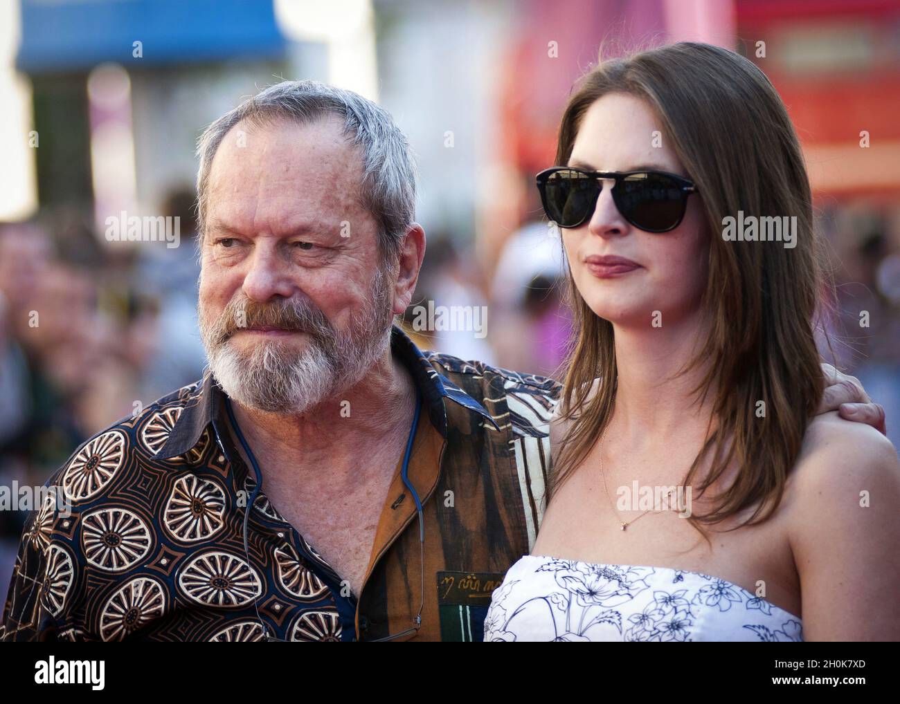 Terry Gilliam und Gast bei der Premiere von 'George Harrison: Living in ...