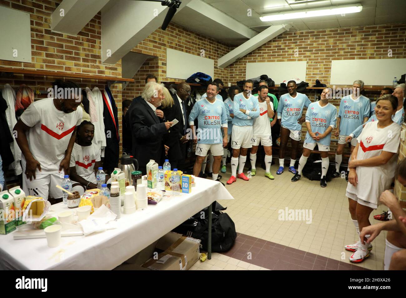 Poissy, Frankreich. Oktober 2021. Präsident Emmanuel Macron, zusammen ...