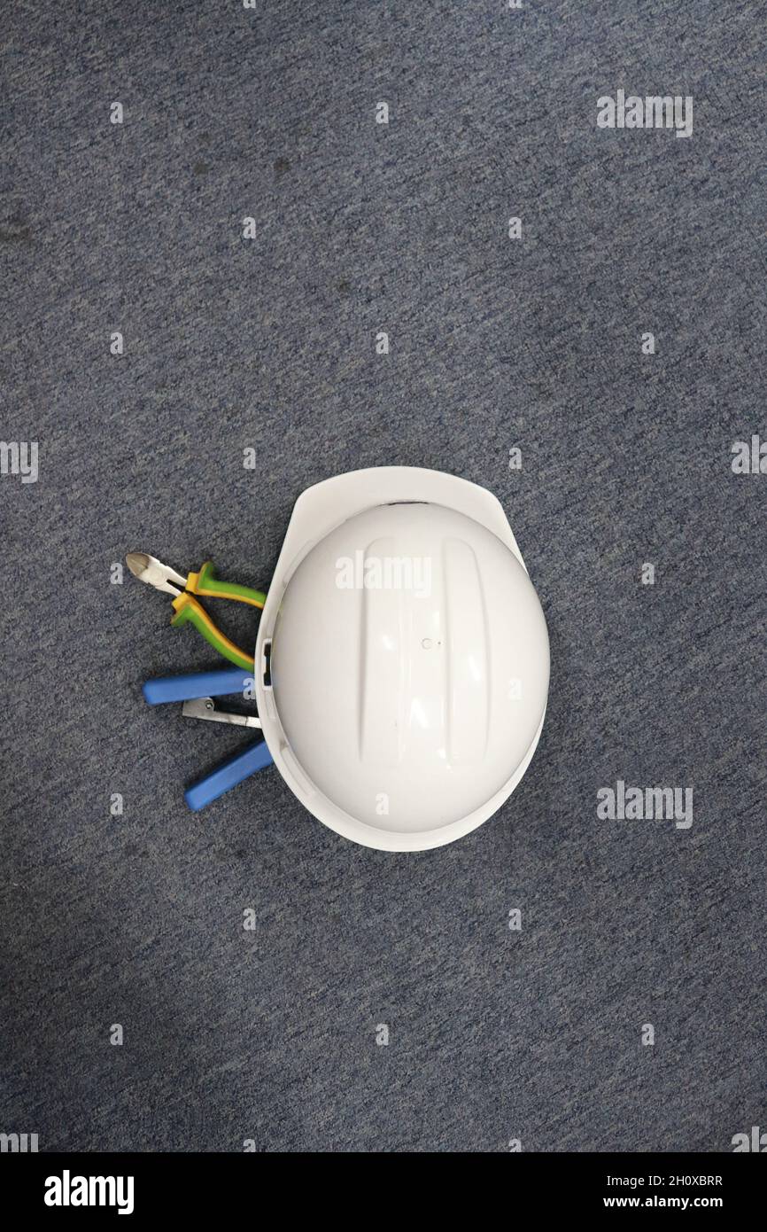 Weißer helm -Fotos und -Bildmaterial in hoher Auflösung – Alamy