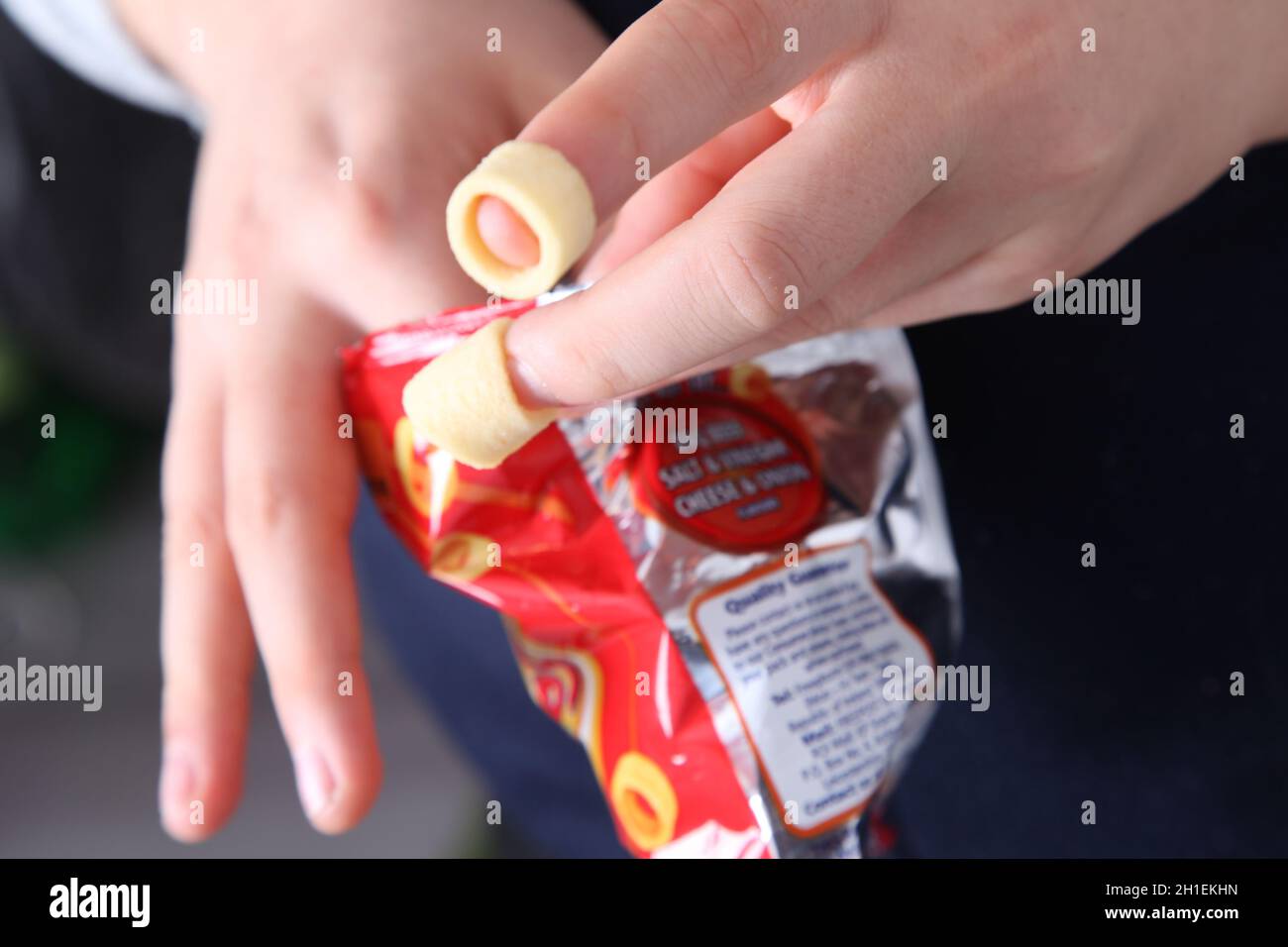 Tasche hula hoops -Fotos und -Bildmaterial in hoher Auflösung – Alamy