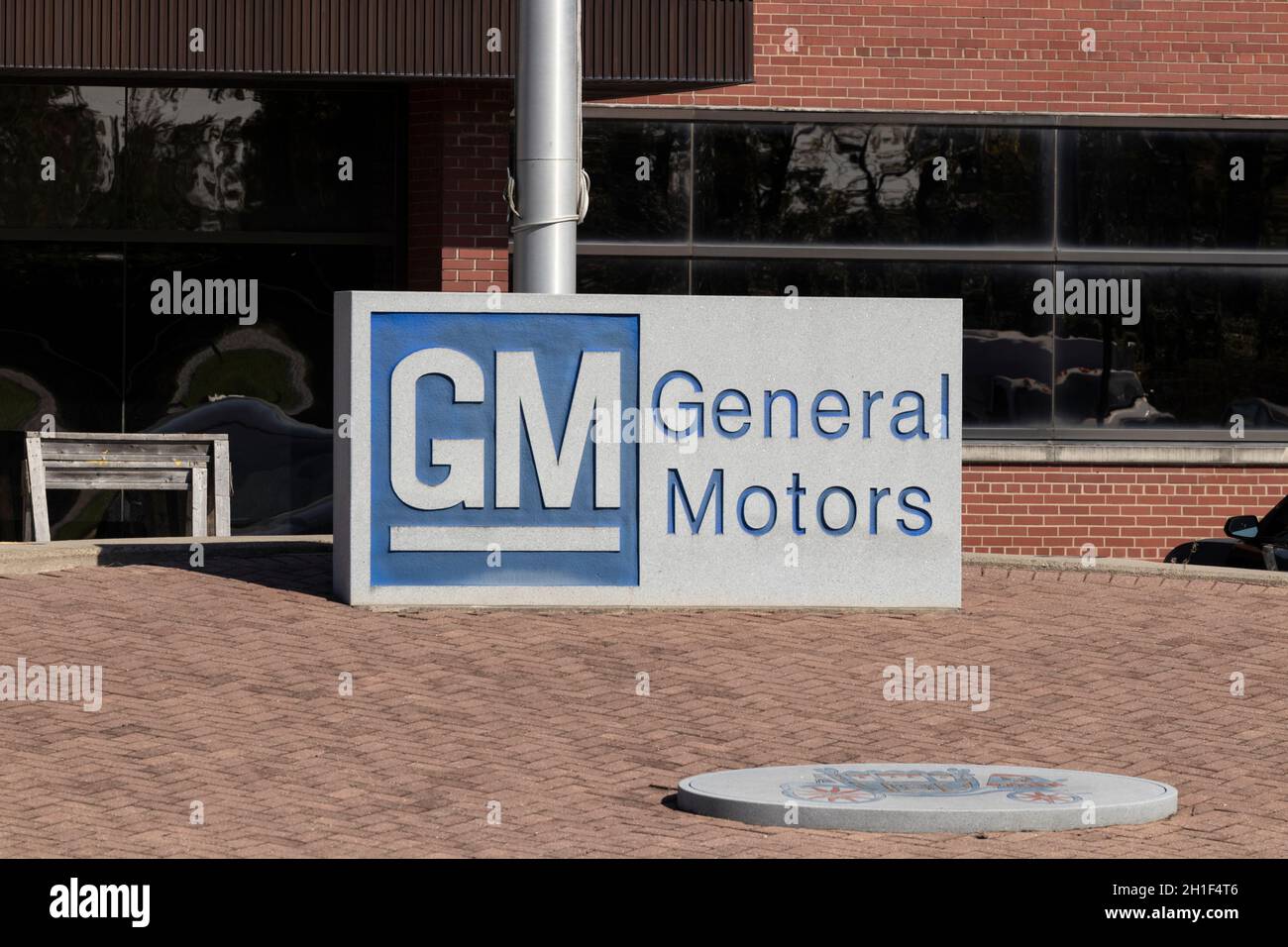 Marion - ca. Oktober 2021: General Motors Logo und Beschilderung in der ...