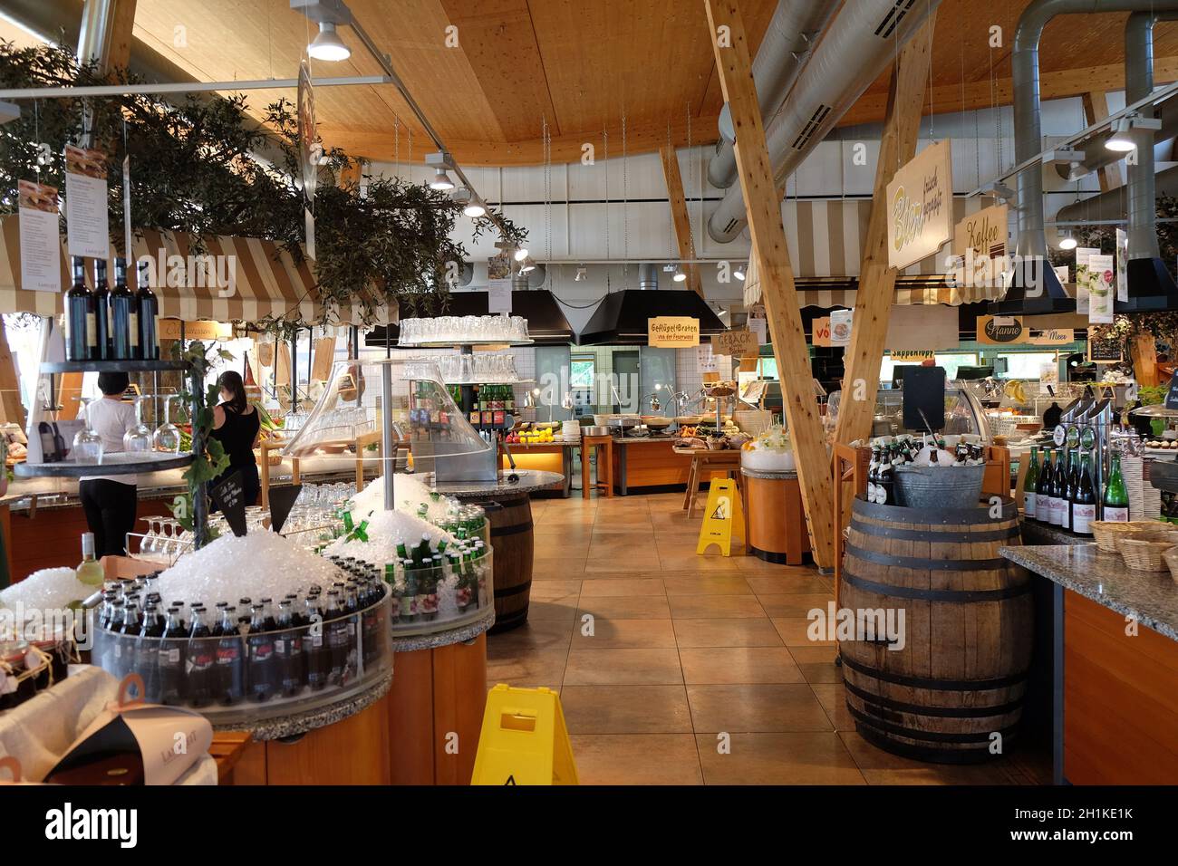 Essen im autobahnservice -Fotos und -Bildmaterial in hoher Auflösung ...
