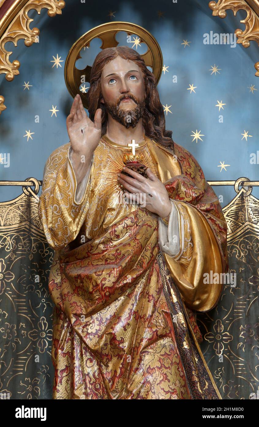 Herz Jesu Statue auf dem Herz-Jesu-Altar in der Kirche des hl. Matthäus in Stitar, Kroatien ...