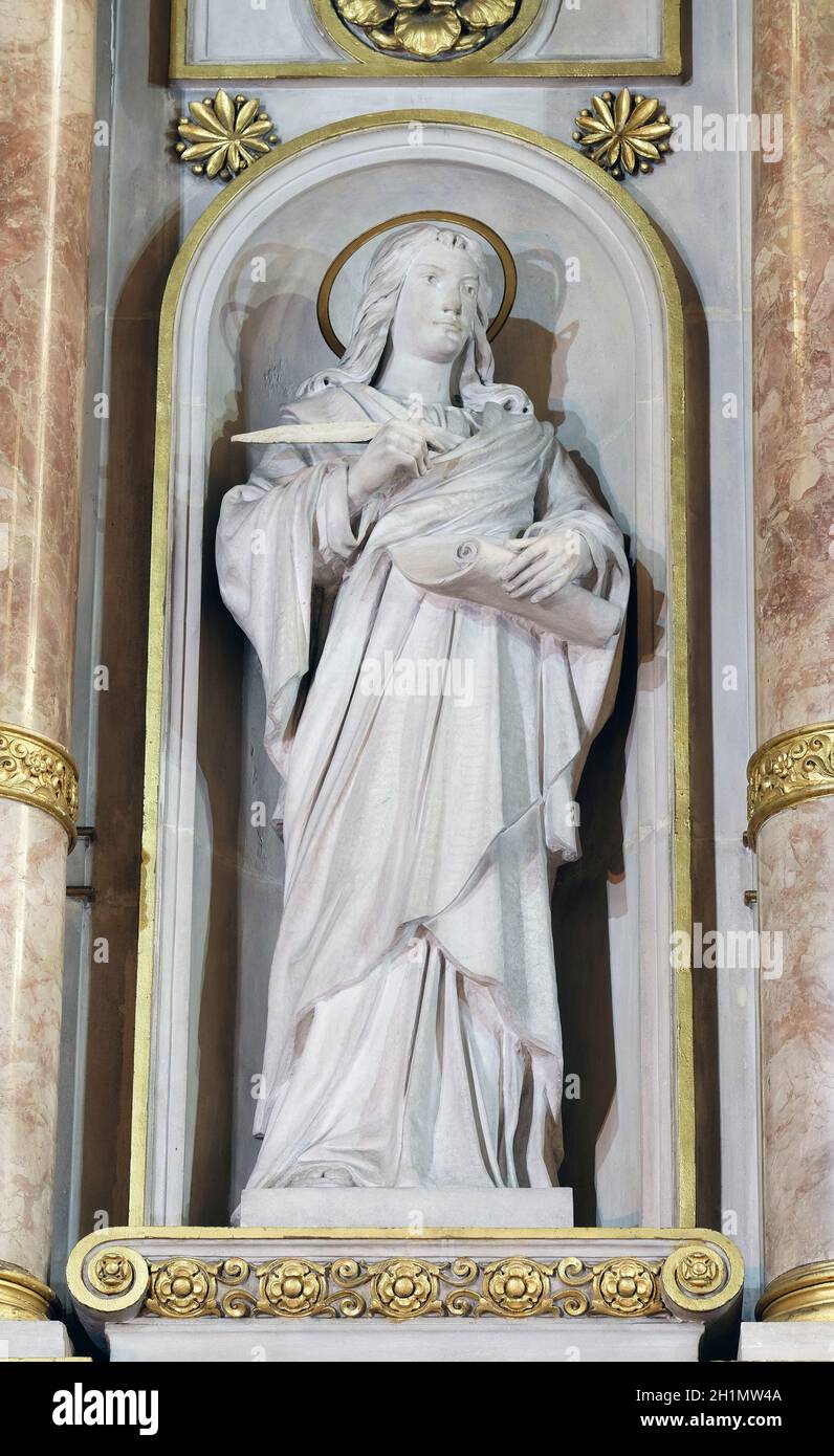St. Johannes Evangelist-Statue auf dem Hauptaltar in der Basilika des Heiligen Herzens Jesu in ...