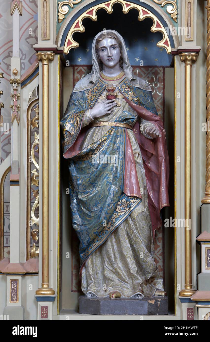 Unbefleckte Herz Mariens Statue auf dem Herz-Jesu-Altar in der Kirche des hl. Matthäus in Stitar ...