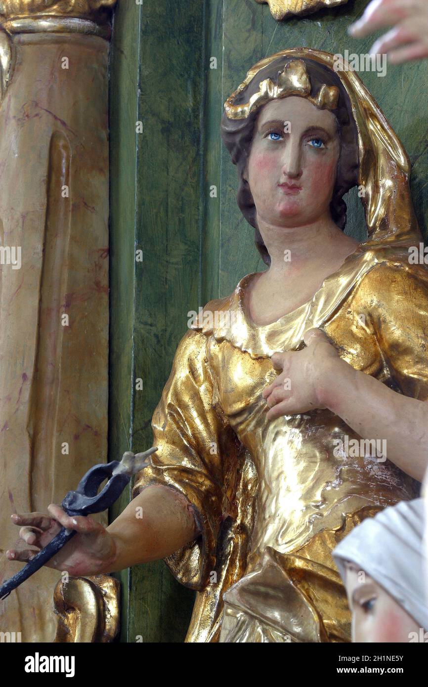 Heilige Apollonia, Statue auf dem Altar der Heiligen Barbara in der Pfarrkirche St. Peter in ...