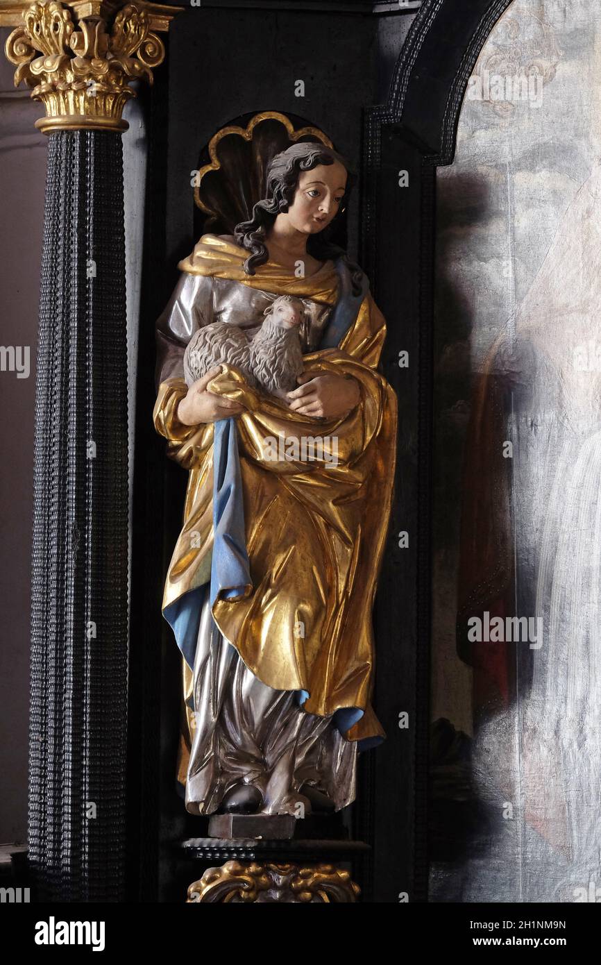 Die heilige Agnes von Rom, Statue auf dem Altar der heiligen Apollonia in der Kirche der ...