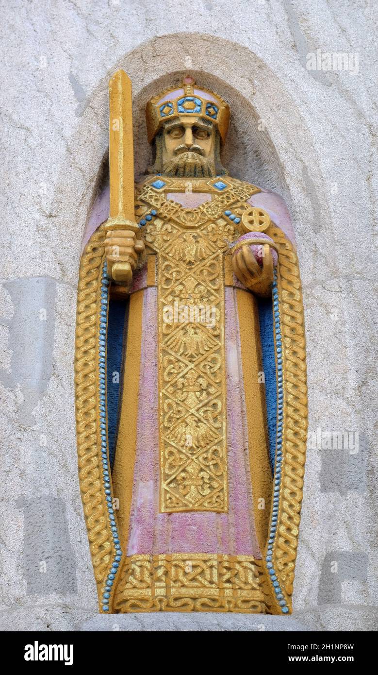 Heiligen Karl der Große, Statue auf der Fassade in Zürich, Schweiz ...