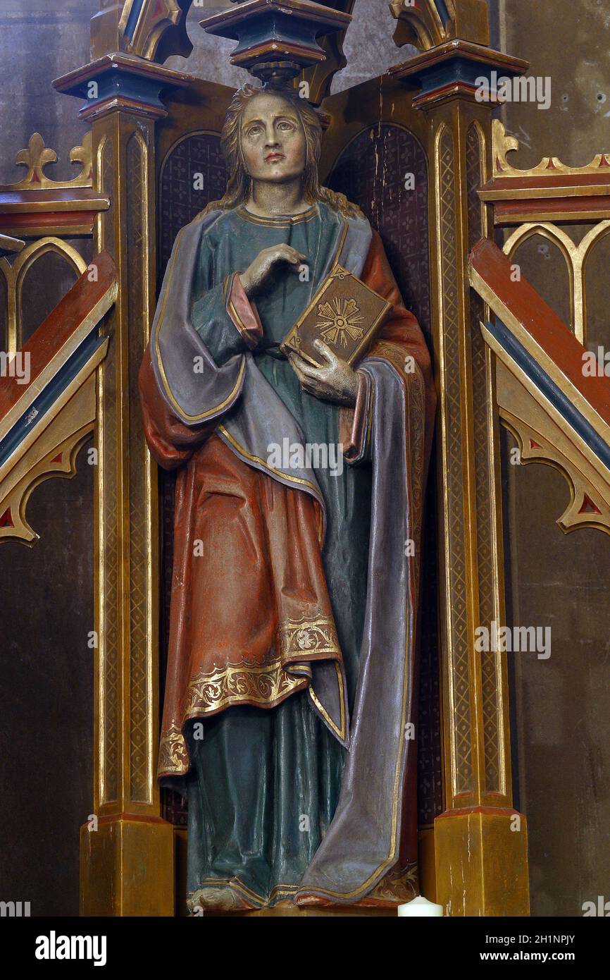 Der heilige Johannes der Evangelist, Statue auf dem Hauptaltar in der St. Nikolaus Kirche in ...