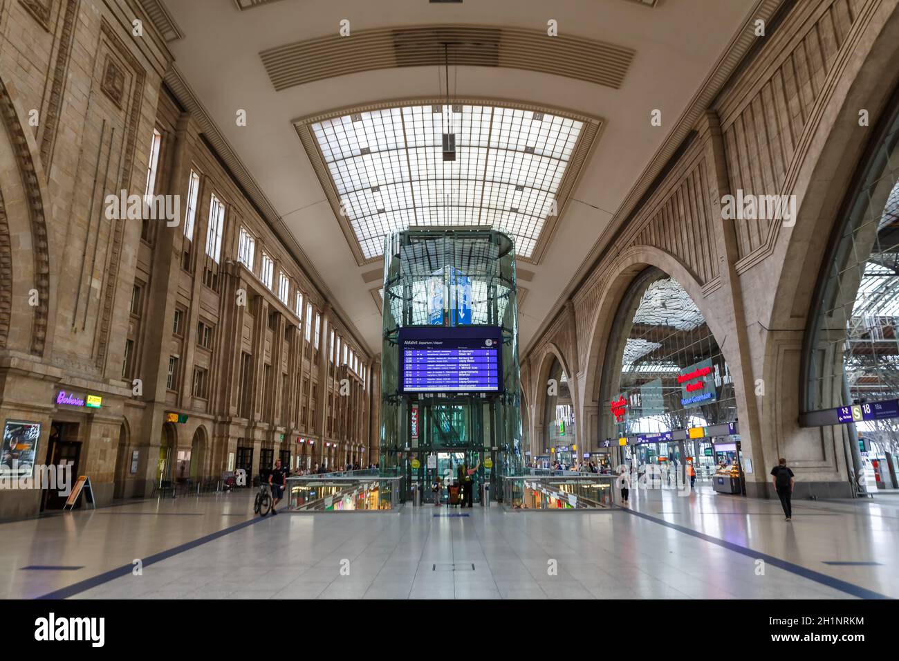 Leipzig, Deutschland - 19. August 2020: Leipziger Hauptbahnhof ...