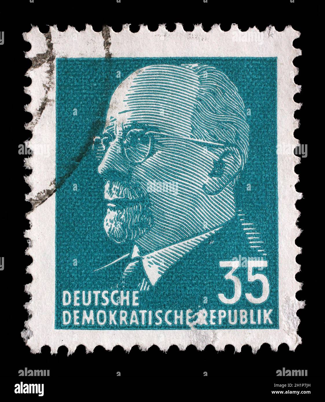 Die in der DDR gedruckte Briefmarke zeigt den Vorsitzenden Walter Ulbricht (kommunistischer ...