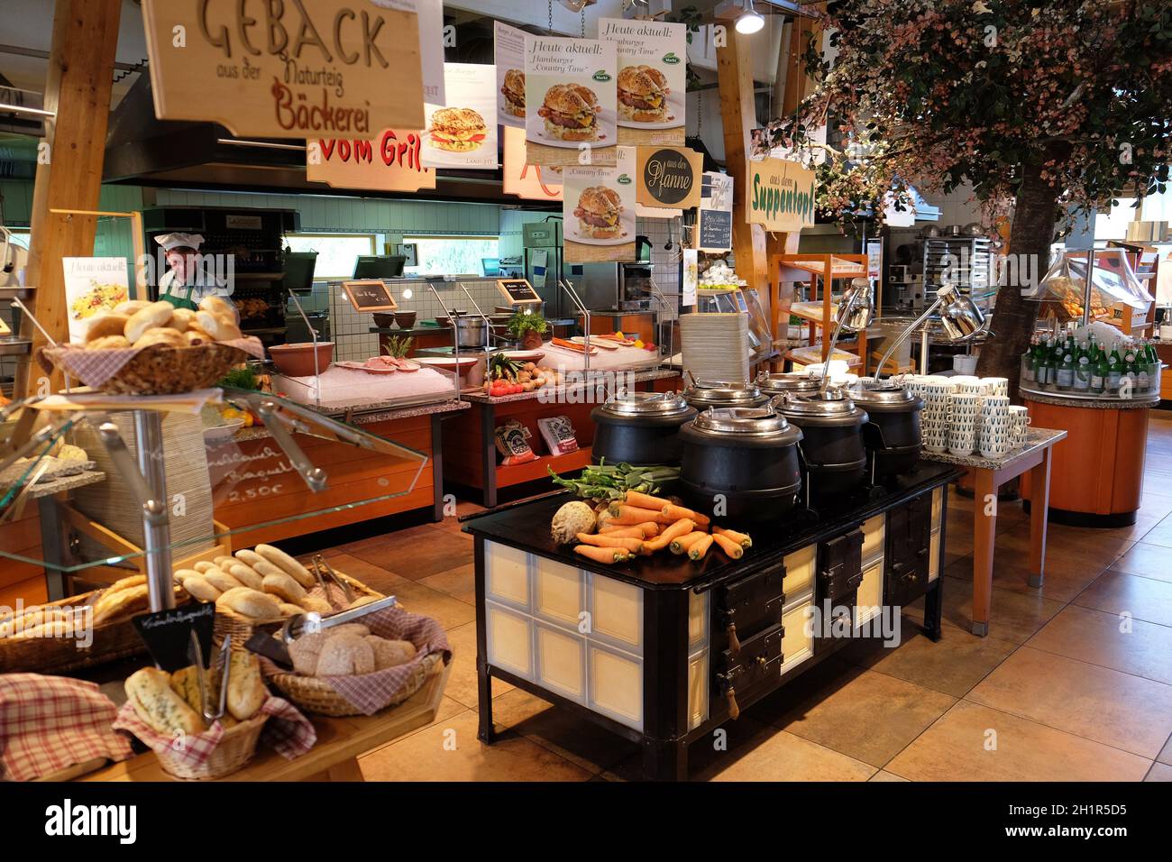 Essen im autobahnservice -Fotos und -Bildmaterial in hoher Auflösung ...