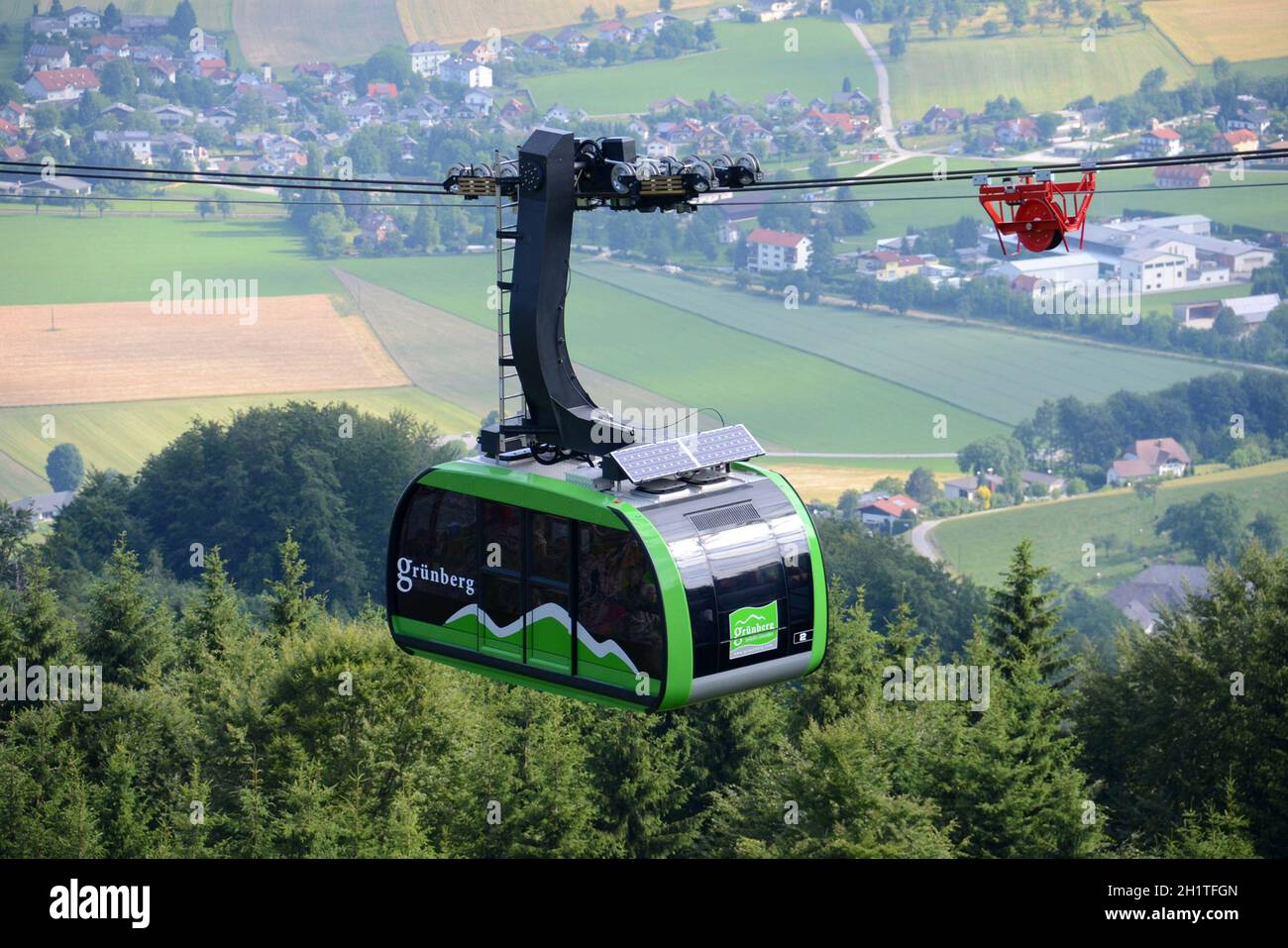 Die Seilbahn auf den Grünberg bei Gmunden im Salzkammergut, Österreich ...