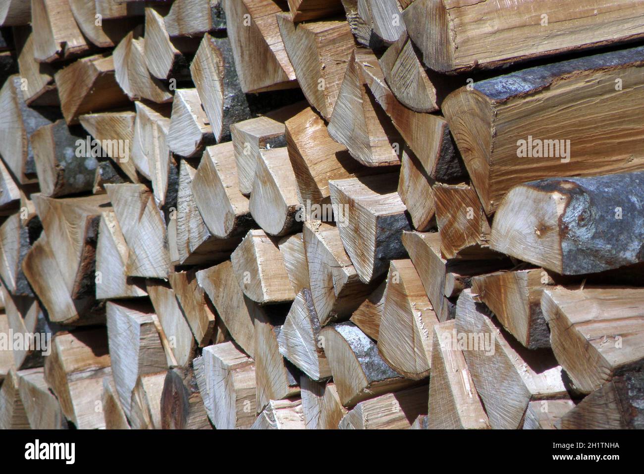 Brennholz holzscheit -Fotos und -Bildmaterial in hoher Auflösung – Alamy